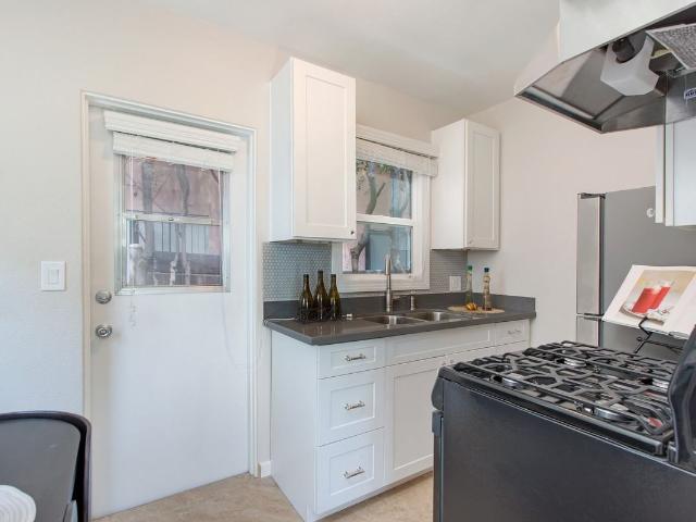 Studio Apartment for Rent at 3951 Centre St #A, San Diego, CA 92103 Hillcrest