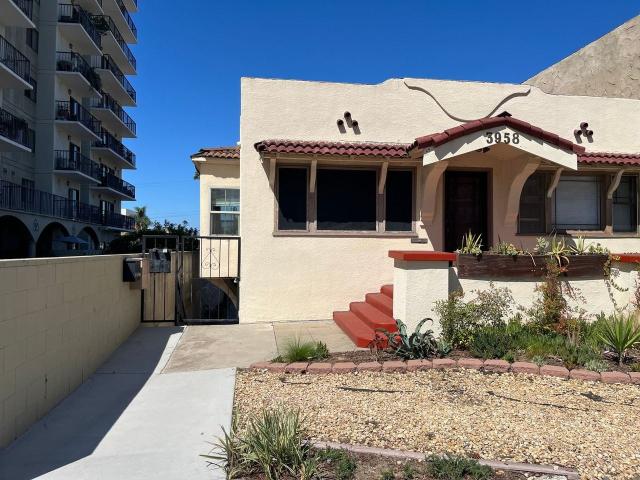 Studio Apartment for Rent at 3958 1/2 Park Blvd, San Diego, CA 92103 Hillcrest
