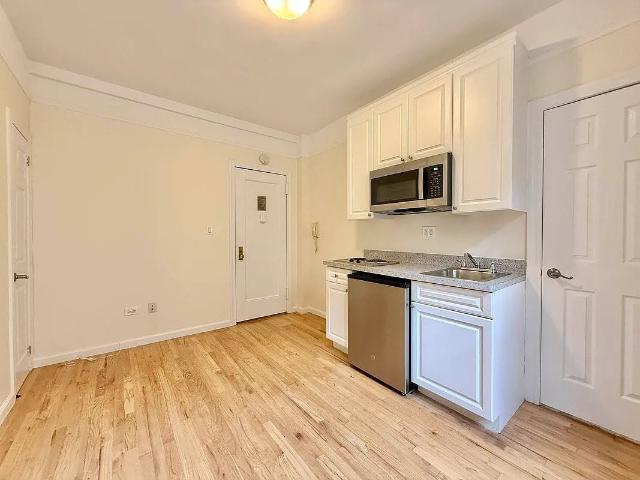 Studio Apartment for Rent at 305 W 45th St #6K, New York, NY 10036 Hell's Kitchen