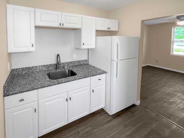Studio Apartment for Rent at 321 W Ianthe St #10, Tavares, FL 32778