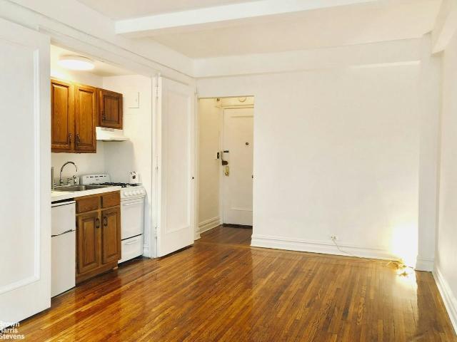 Studio Apartment for Rent at 457 W 57th St #711, New York, NY 10019 Hell's Kitchen