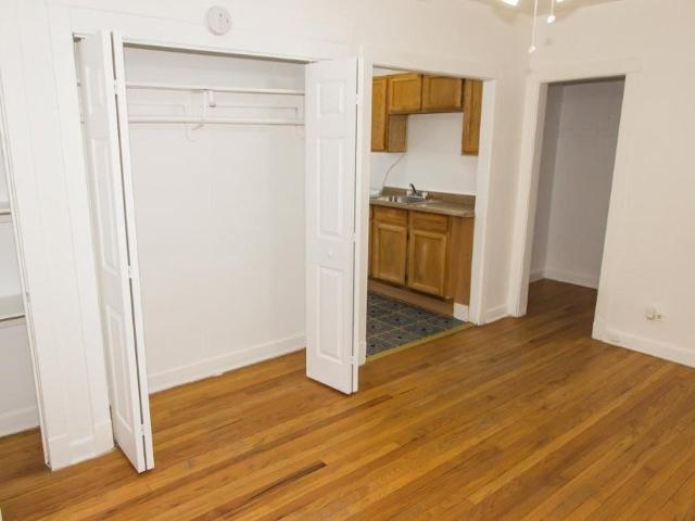 Studio Apartment for Rent at 4600 N Beacon St #4604 1E, Chicago, IL 60640 Uptown