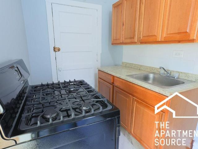 Studio Apartment for Rent at 4604 N Beacon St #2D, Chicago, IL 60640 Uptown