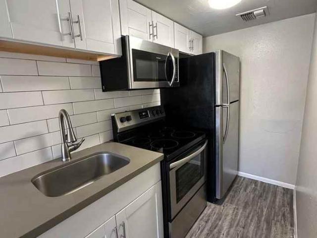 Studio Apartment for Rent at 4815 E Thomas Rd, Phoenix, AZ 85018