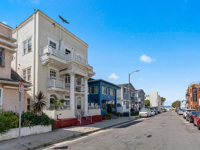 Studio Apartment for Rent at 48 Navy St #11, Los Angeles, CA 90291 Venice