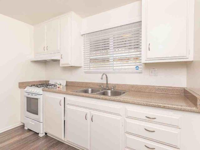 Studio Apartment for Rent at 401 Atlanta Ave, Huntington Beach, CA 92648