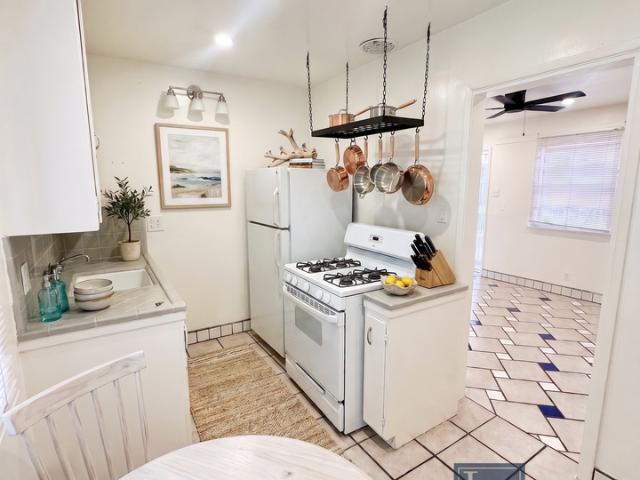 Studio Apartment for Rent at 4109 East Ocean Boulevard #2, Long Beach, CA 90803 Belmont Shore