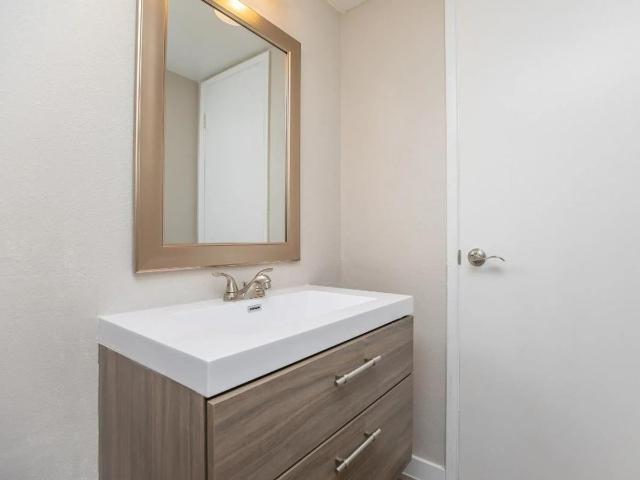 Studio Apartment for Rent at 4141 W Glendale Ave, Phoenix, AZ 85051