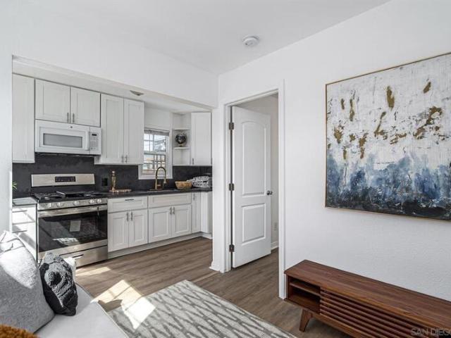 Studio Apartment for Rent at 4263 33rd St, San Diego, CA 92104 Corridor