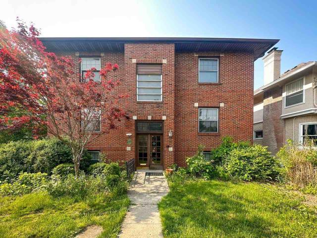 Studio Apartment for Rent at 5819 E Washington St #8, Indianapolis, IN 46219 Irvington