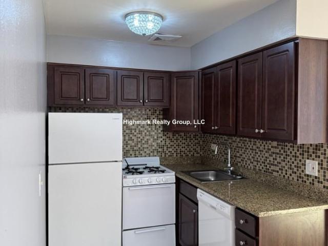 Studio Apartment for Rent at 5820 N Sheridan Rd #504, Chicago, IL 60660 Edgewater
