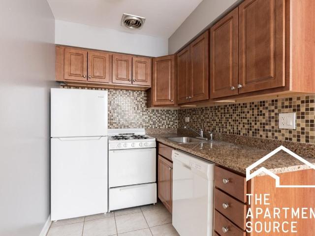 Studio Apartment for Rent at 5820 N Sheridan Rd #305, Chicago, IL 60660 Edgewater