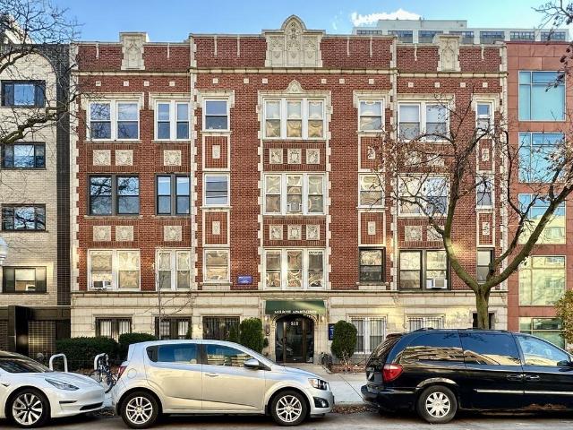 Studio Apartment for Rent at 511 W Melrose St #211, Chicago, IL 60657 Lakeview