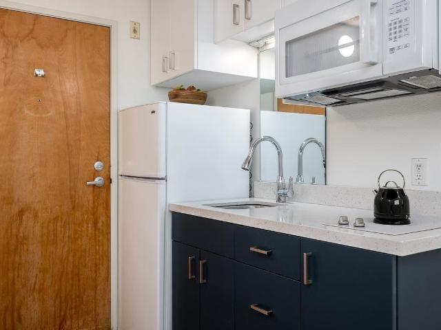 Studio Apartment for Rent at 523 Sw 13th Ave, Portland, OR 97205 Downtown Portland