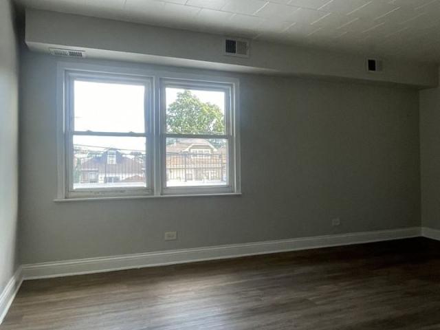 Studio Apartment for Rent at 5221 W Belmont Ave #2R, Chicago, IL 60641 Belmont Cragin