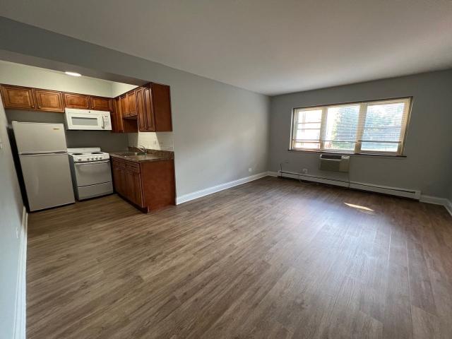 Studio Apartment for Rent at 6000 N Sheridan Rd #1, Chicago, IL 60660 Edgewater