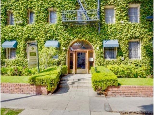 Studio Apartment for Rent at 611 S Cloverdale Ave #106, Los Angeles, CA 90036 Mid City West