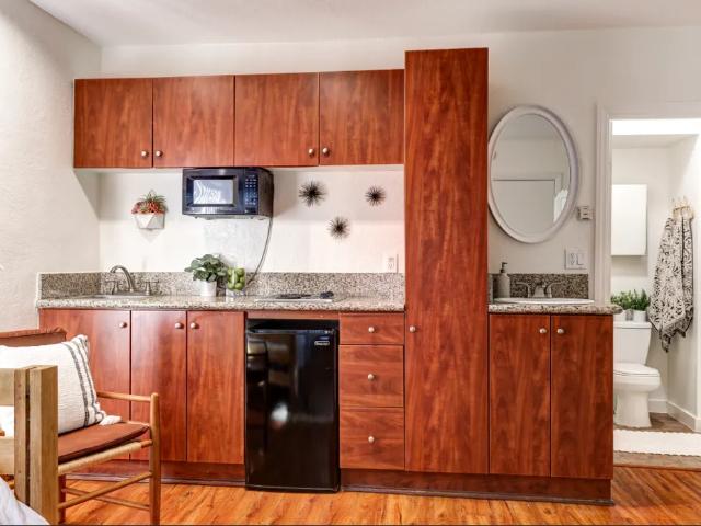Studio Apartment for Rent at 6212 La Mirada Ave, Los Angeles, CA 90038 Central Hollywood