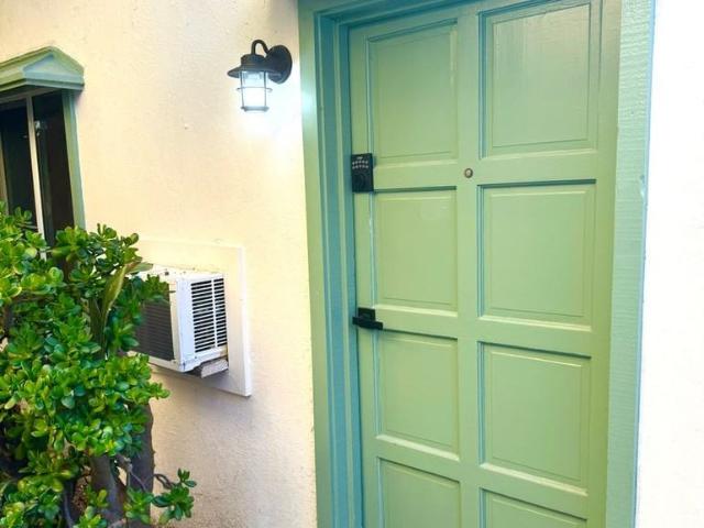 Studio Apartment for Rent at 633 Rose Ave, Los Angeles, CA 90291 Venice