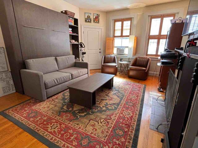 Studio Apartment for Rent at 76 Commonwealth Ave #2, Boston, MA 02116 Back Bay