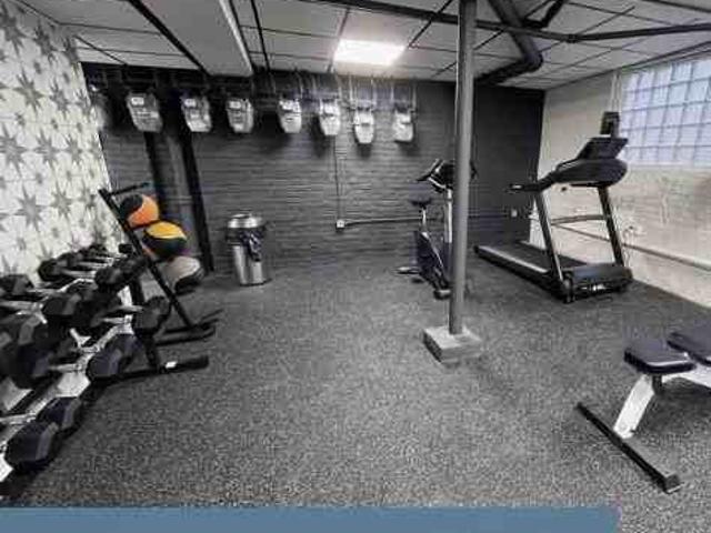Studio Apartment for Rent at 722 W Barry Ave, Chicago, IL 60657 Lakeview