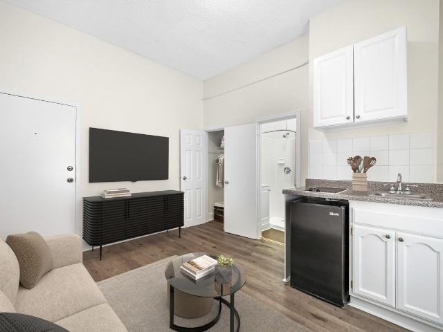 Studio Apartment for Rent at 729 South Union Avenue #311, Los Angeles, CA 90017 Westlake