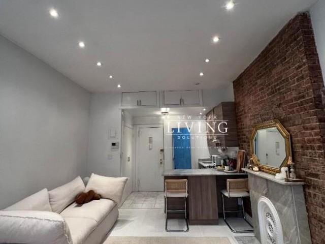 Studio Apartment for Rent at 72 Irving Pl, New York, NY 10003 Gramercy Park