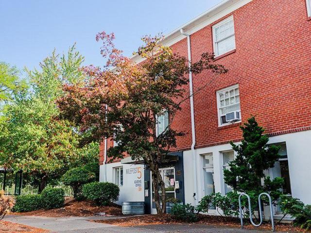 Studio Apartment for Rent at 850 Ne 81st Ave, Portland, OR 97213 Montavilla