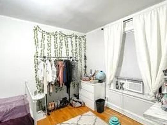 Studio Apartment for Rent at 911 W Oakdale Ave #F1, Chicago, IL 60657 Lakeview