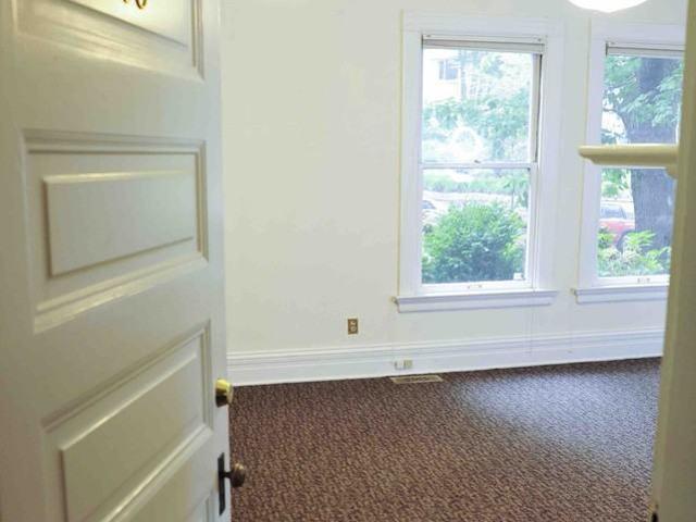 Studio Apartment for Rent at 916 Sw King Ave #103, Portland, OR 97205 Goose Hollow
