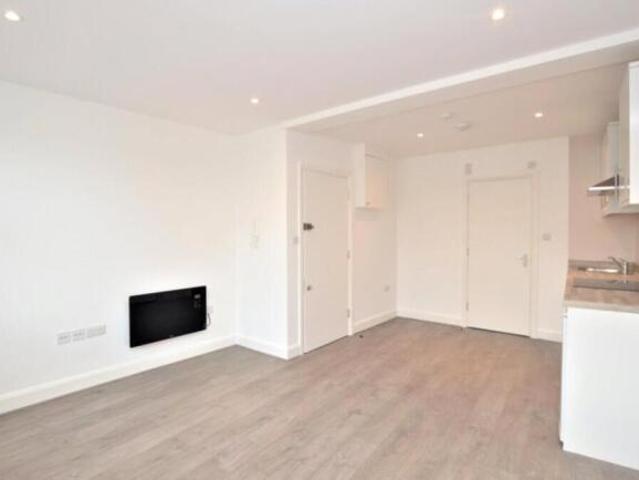 Studio apartment for rent in New Cross Road, New Cross, London, SE14