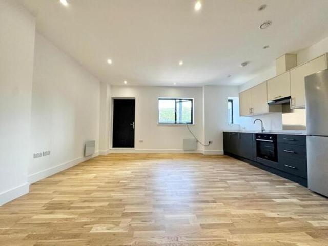 Studio apartment for rent in North Gate House, Seven Sisters Road, N15