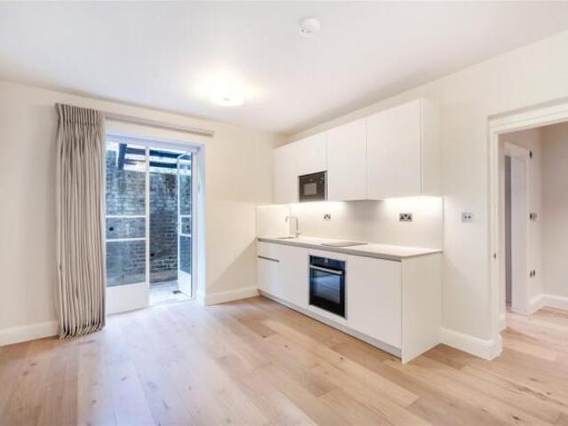Studio apartment for rent in Onslow Square, South Kensington, London, SW7