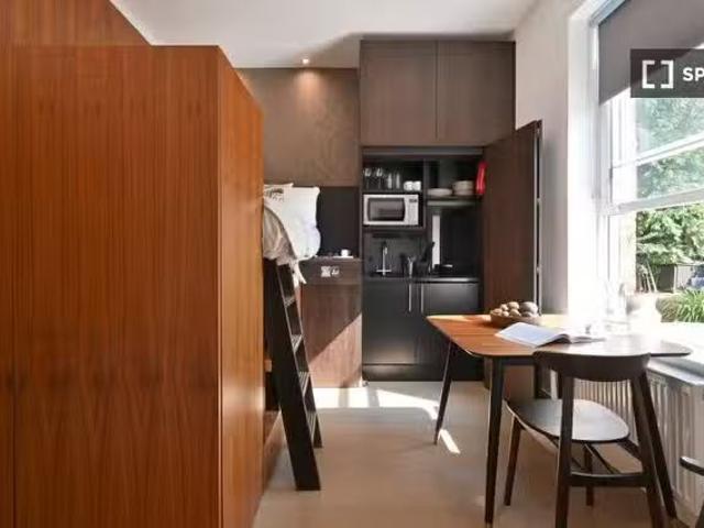 Studio apartment for rent in a residence in London