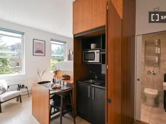 Studio apartment for rent in a residence in London