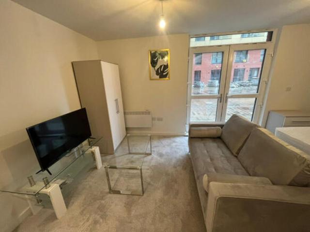 Studio apartment for rent in Adelphi Wharf, Salford, Lancashire, M3