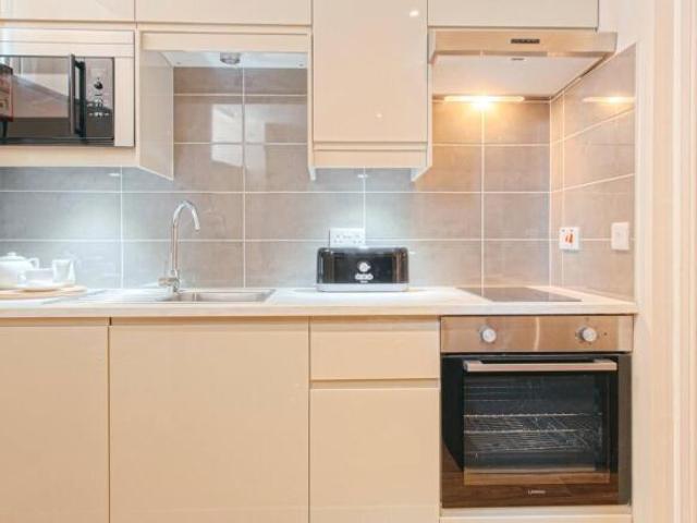 Studio apartment for rent in Apt 5, Eagle House #397247, M3