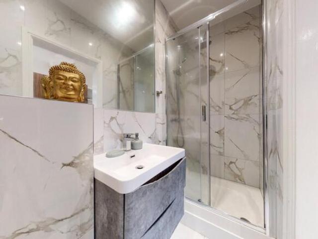 Studio apartment for rent in Apt 5, 27 Hyde Terrace #823465, LS2