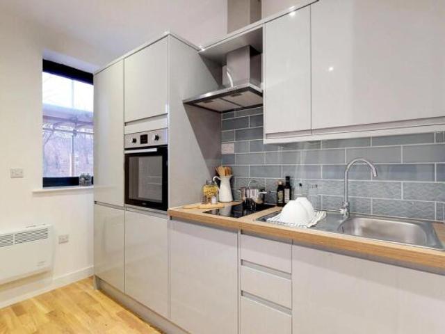 Studio apartment for rent in Apt 14, Onyx Residence #374206, S2