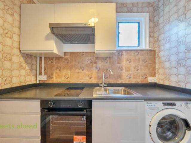 Studio apartment for rent in Ashburton Road, Croydon, CR0