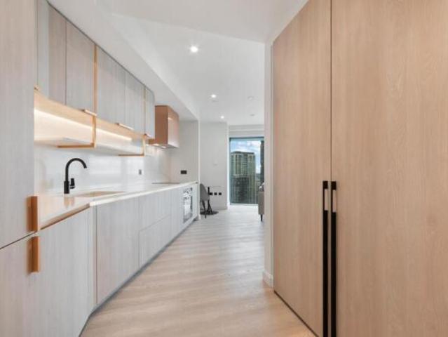 Studio apartment for rent in Aspen, Marsh Wall, Canary Wharf, London, E14
