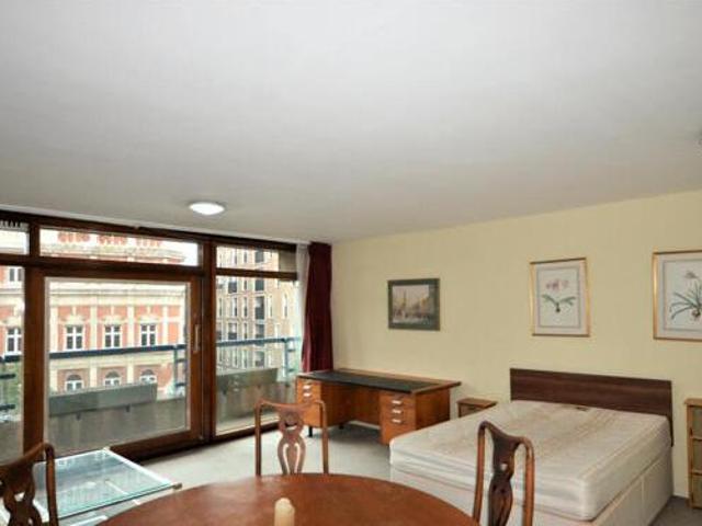 Studio Apartment For Rent In Barbican, London