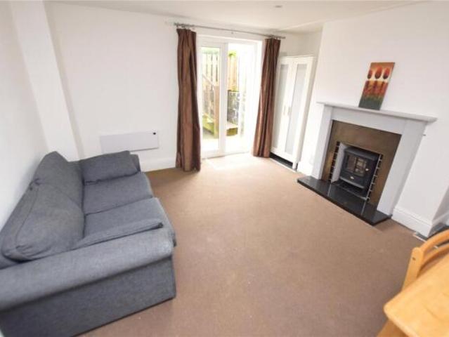 Studio apartment for rent in Barton Mount, Beeston, Leeds, West Yorkshire, LS11