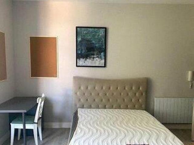 Studio Apartment For Rent In Bristol, Student