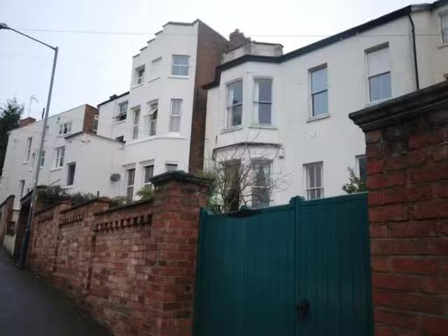 Studio apartment for rent in C8, Milverton Hill, Leamington Sp.