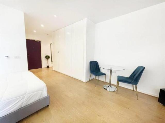 Studio apartment for rent in Cube West, City Centre, B1