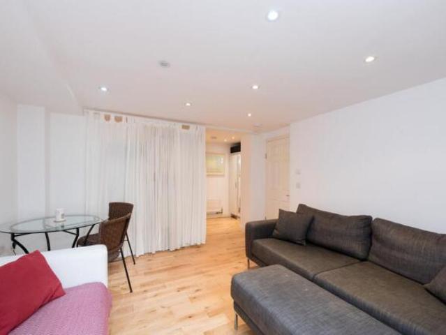 Studio apartment for rent in Caledonian Road, London, N1