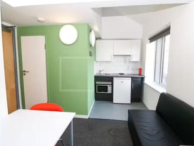 Studio apartment for rent in Campus House, Bradford, BD7