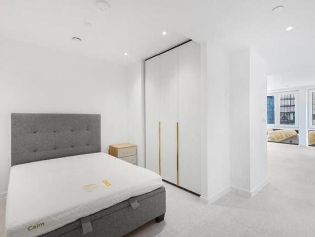 Studio apartment for rent in Cendal Crescent London E1