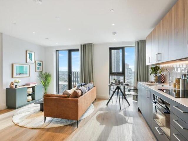 Studio apartment for rent in Charter Street, London, E22
